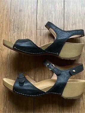 Dansko | Shoes | Dansko Black Tricia Leather Wedge Sandals Lightweight ...